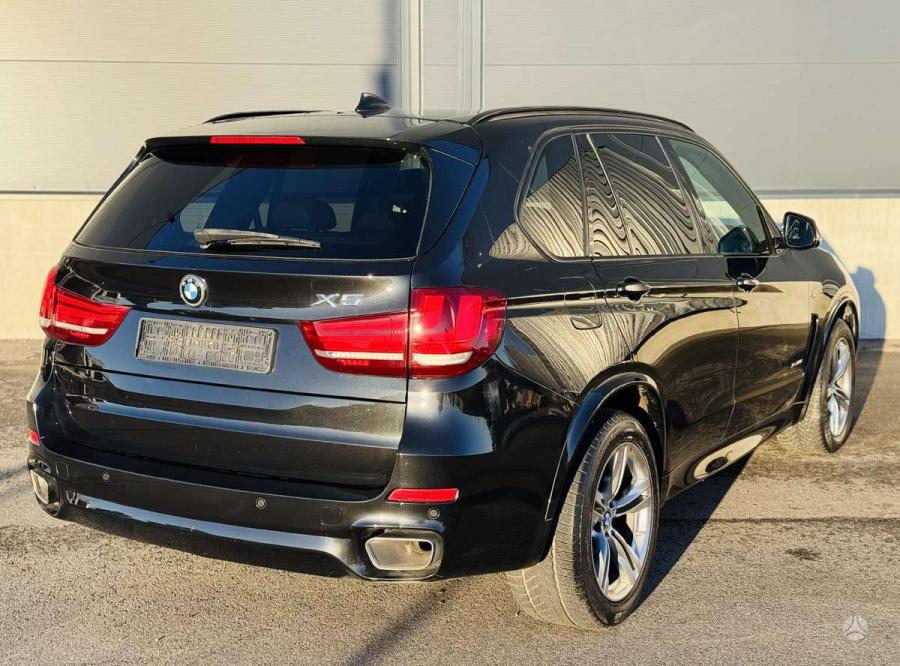 Black BMW X5 2014 in Kaunas, with an engine capacity of 2.99 L and mileage of 312 thousand km for 17300 €, photo 6 on AUTOMOTO.COM.LV