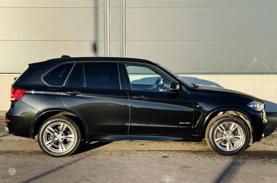 Black BMW X5 2014 in Kaunas, with an engine capacity of 2.99 L and mileage of 312 thousand km for 17300 €, photo 7 on AUTOMOTO.COM.LV