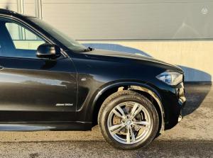 Black BMW X5 2014 in Kaunas, with an engine capacity of 2.99 L and mileage of 312 thousand km for 17300 €, photo 36 on AUTOMOTO.COM.LV