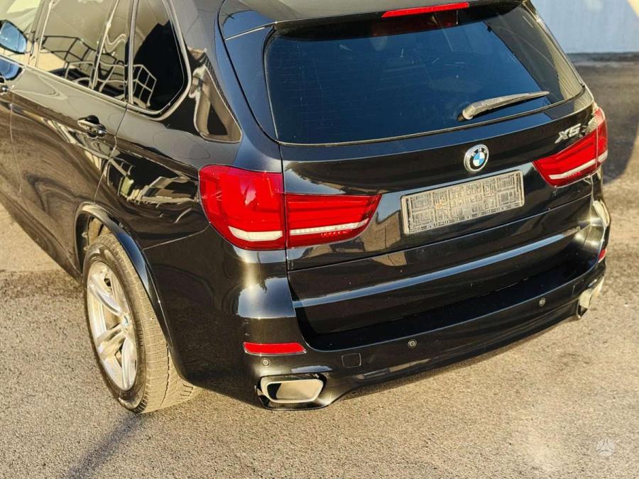 Black BMW X5 2014 in Kaunas, with an engine capacity of 2.99 L and mileage of 312 thousand km for 17300 €, photo 37 on AUTOMOTO.COM.LV