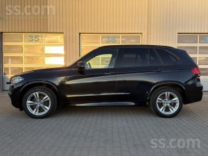 Black BMW X5 2014 in Riga, with an engine capacity of 3.00 L and mileage of 301 thousand km for 18900 €, photo 7 on AUTOMOTO.COM.LV