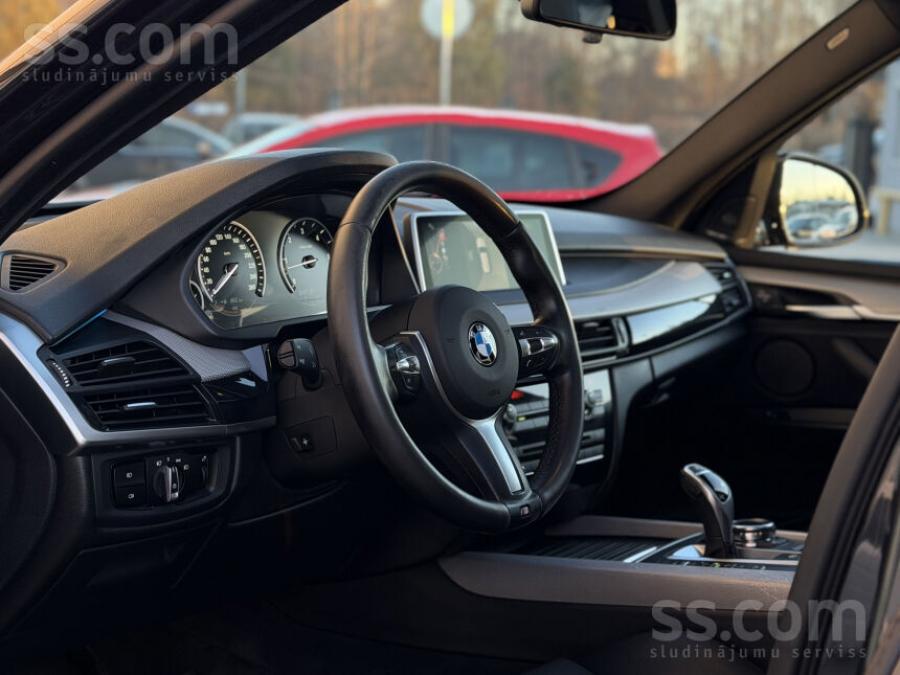 Black BMW X5 2014 in Riga, with an engine capacity of 3.00 L and mileage of 301 thousand km for 18900 €, photo 14 on AUTOMOTO.COM.LV