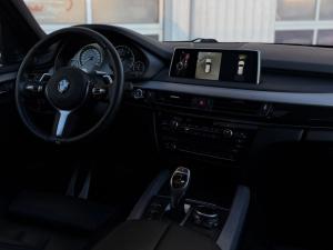 Melns BMW X5 2014 Rīga, ar dzinēja tilpumu 3.00 L un nobraukumu 301 tūkst. km par 18900 €, foto 4 vietnē AUTOMOTO.COM.LV