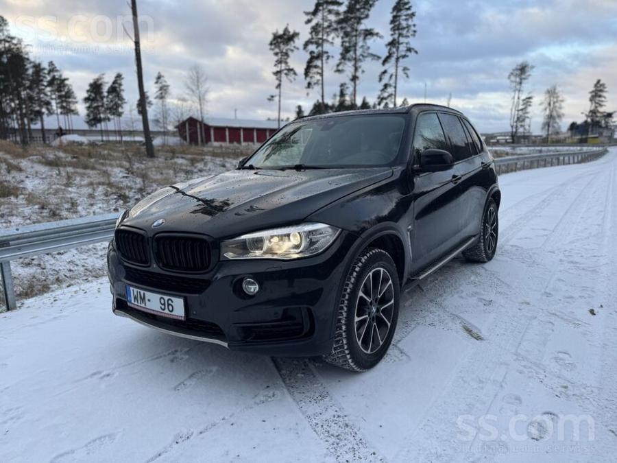 Black BMW X5 2014 in Aizkraukle, with an engine capacity of 3.00 L and mileage of 280 thousand km for 19700 €, photo 2 on AUTOMOTO.COM.LV