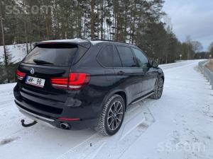 Black BMW X5 2014 in Aizkraukle, with an engine capacity of 3.00 L and mileage of 280 thousand km for 19700 €, photo 4 on AUTOMOTO.COM.LV