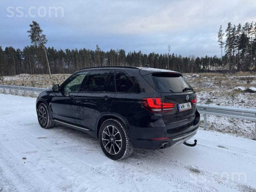Black BMW X5 2014 in Aizkraukle, with an engine capacity of 3.00 L and mileage of 280 thousand km for 19700 €, photo 6 on AUTOMOTO.COM.LV