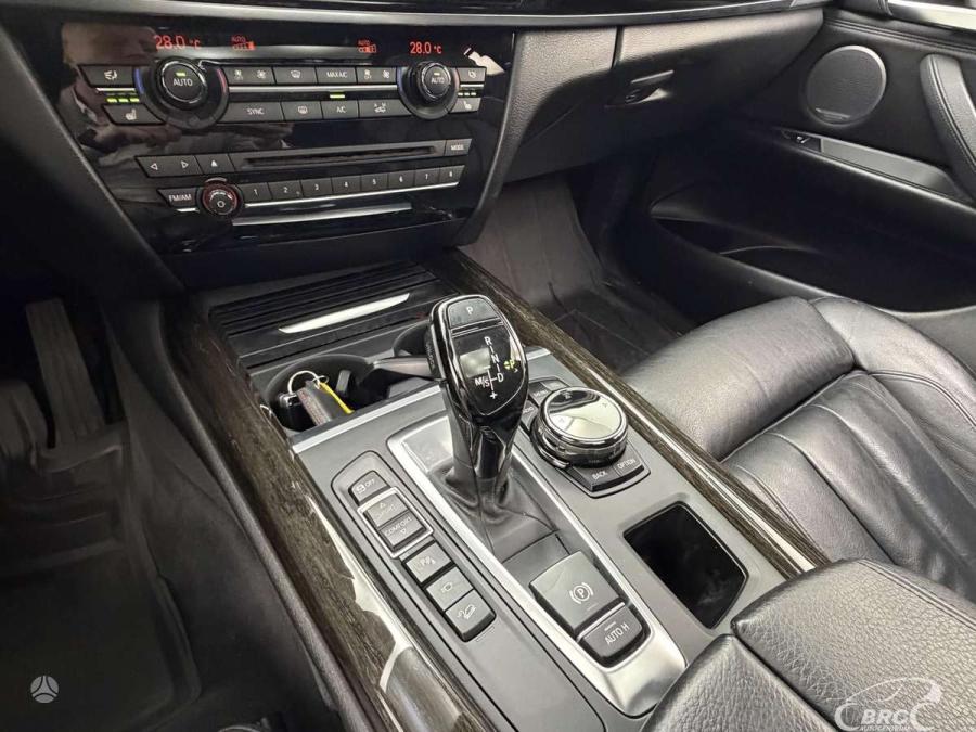 Melns BMW X5 2014 Viļņa, ar dzinēja tilpumu 4.40 L un nobraukumu 178 tūkst. km par 18900 €, foto 30 vietnē AUTOMOTO.COM.LV