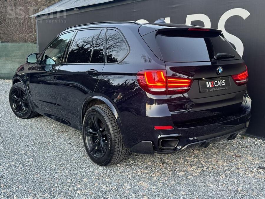 Black BMW X5 2014 in Riga, with an engine capacity of 3.00 L and mileage of 270 thousand km for 20490 €, photo 3 on AUTOMOTO.COM.LV