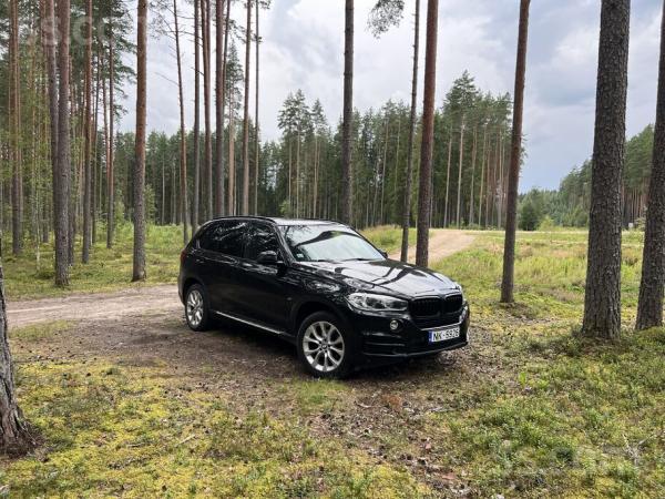 Black BMW X5 2014 in Gulbene, with an engine capacity of 3.00 L and mileage of 385 thousand km for 15500 €, photo 2 on AUTOMOTO.COM.LV
