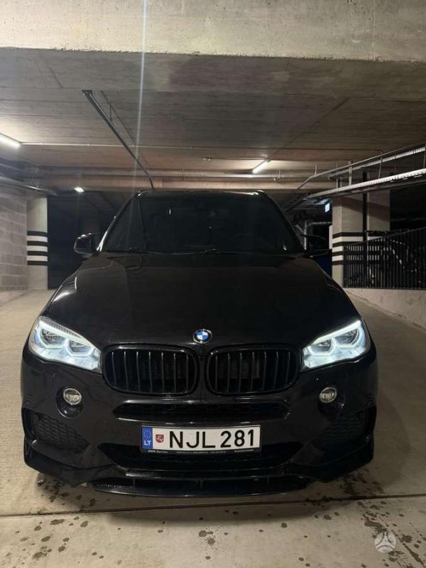 Black BMW X5 2014 in Vilnius, with an engine capacity of 2.99 L and mileage of 300 thousand km for 21500 €, photo 1 on AUTOMOTO.COM.LV