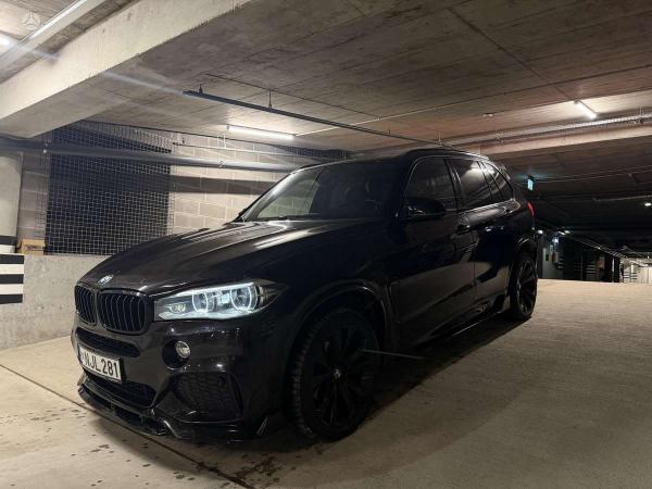 Black BMW X5 2014 in Vilnius, with an engine capacity of 2.99 L and mileage of 300 thousand km for 21500 €, photo 3 on AUTOMOTO.COM.LV