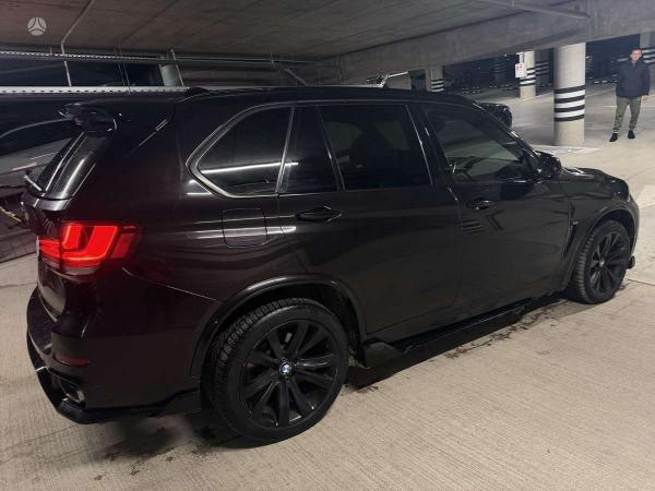 Black BMW X5 2014 in Vilnius, with an engine capacity of 2.99 L and mileage of 300 thousand km for 21500 €, photo 4 on AUTOMOTO.COM.LV