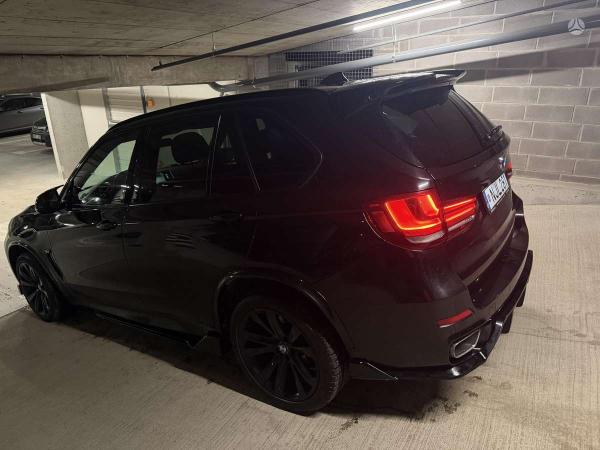 Black BMW X5 2014 in Vilnius, with an engine capacity of 2.99 L and mileage of 300 thousand km for 21500 €, photo 5 on AUTOMOTO.COM.LV
