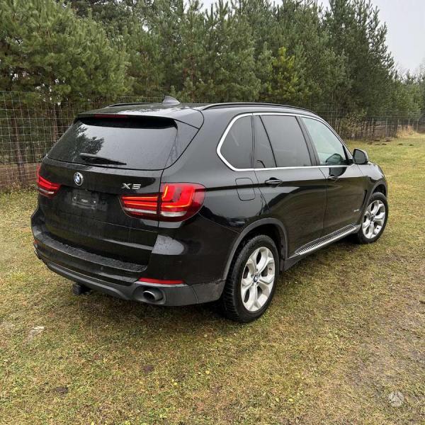 Black BMW X5 2014 in Vilnius, with an engine capacity of 3.00 L and mileage of 203 thousand km for 11700 €, photo 4 on AUTOMOTO.COM.LV