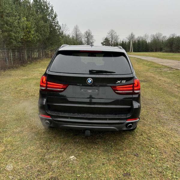Black BMW X5 2014 in Vilnius, with an engine capacity of 3.00 L and mileage of 203 thousand km for 11700 €, photo 5 on AUTOMOTO.COM.LV