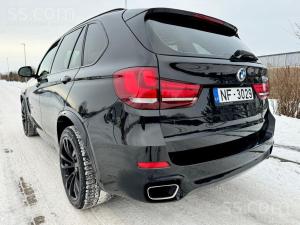 Black BMW X5 2014 in Riga, with an engine capacity of 3.00 L and mileage of 262 thousand km for 22500 €, photo 3 on AUTOMOTO.COM.LV