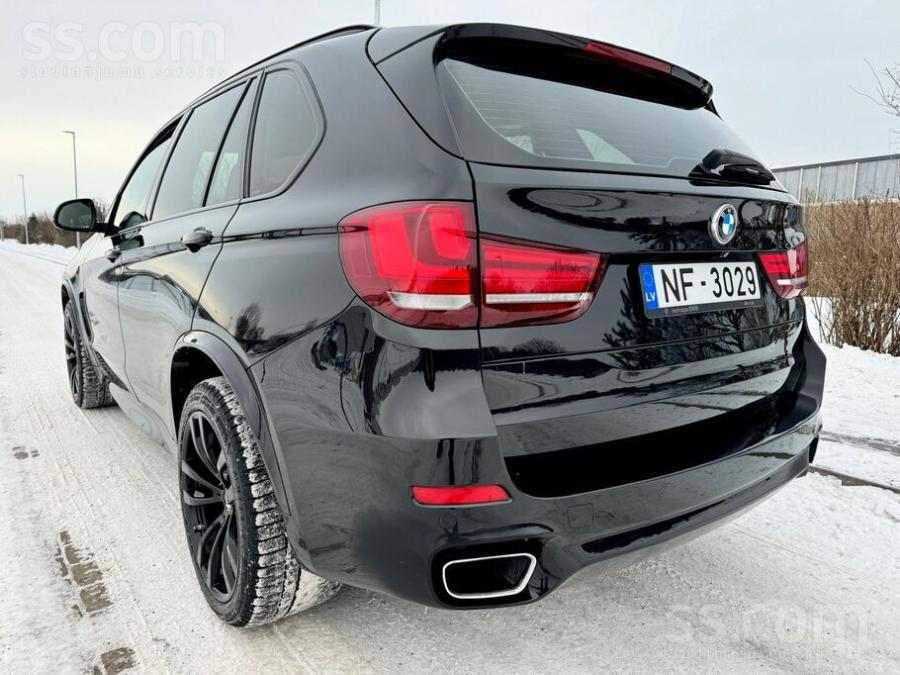 Black BMW X5 2014 in Riga, with an engine capacity of 3.00 L and mileage of 262 thousand km for 22500 €, photo 3 on AUTOMOTO.COM.LV