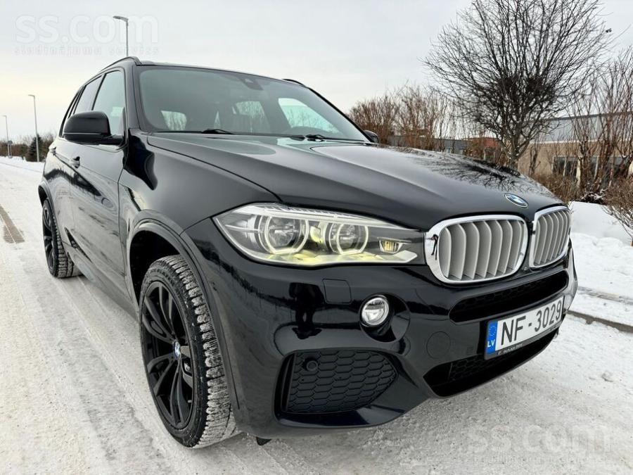 Black BMW X5 2014 in Riga, with an engine capacity of 3.00 L and mileage of 262 thousand km for 22500 €, photo 5 on AUTOMOTO.COM.LV