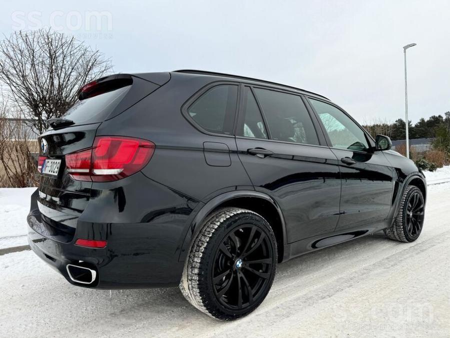 Black BMW X5 2014 in Riga, with an engine capacity of 3.00 L and mileage of 262 thousand km for 22500 €, photo 8 on AUTOMOTO.COM.LV