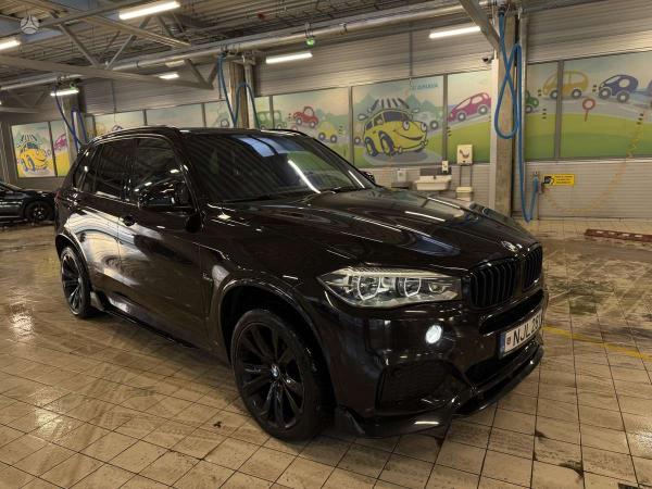 Black BMW X5 2014 in Vilnius, with an engine capacity of 2.99 L and mileage of 300 thousand km for 20800 €, photo 2 on AUTOMOTO.COM.LV
