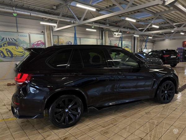 Black BMW X5 2014 in Vilnius, with an engine capacity of 2.99 L and mileage of 300 thousand km for 20800 €, photo 7 on AUTOMOTO.COM.LV