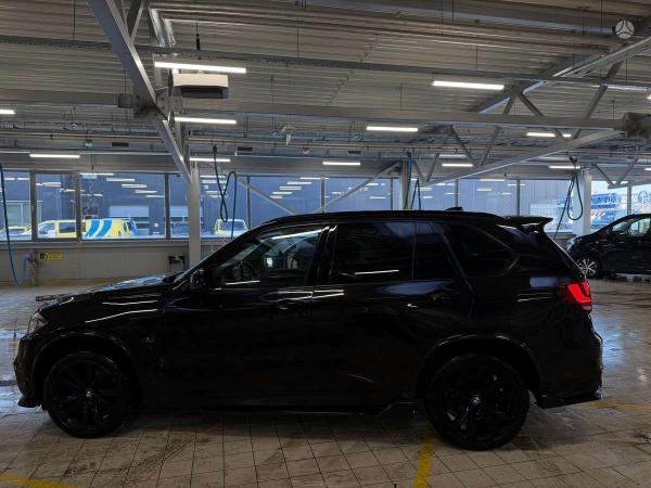 Black BMW X5 2014 in Vilnius, with an engine capacity of 2.99 L and mileage of 300 thousand km for 20800 €, photo 8 on AUTOMOTO.COM.LV