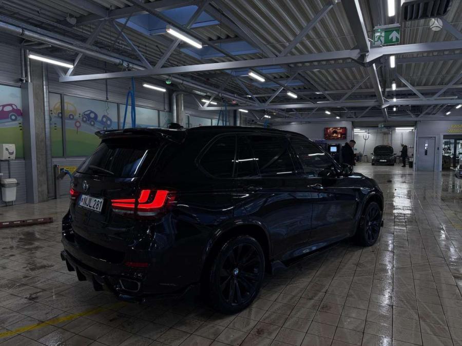 Melns BMW X5 2014 Viļņa, ar dzinēja tilpumu 2.99 L un nobraukumu 300 tūkst. km par 20800 €, foto 5 vietnē AUTOMOTO.COM.LV