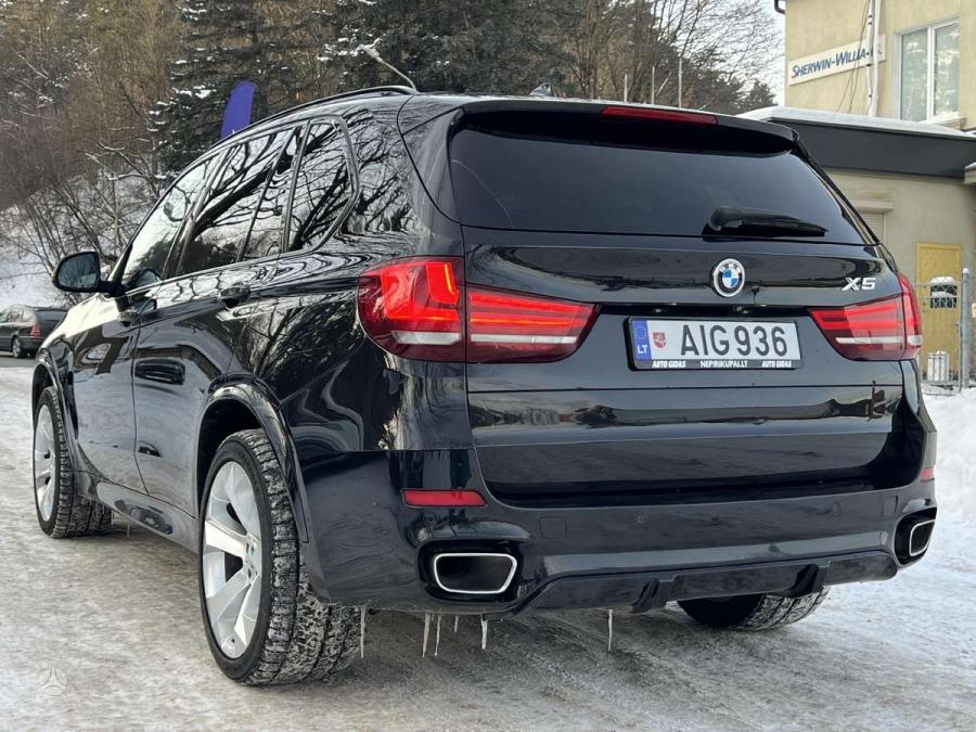 Black BMW X5 2014 in Vilnius, with an engine capacity of 2.99 L and mileage of 290 thousand km for 24000 €, photo 3 on AUTOMOTO.COM.LV