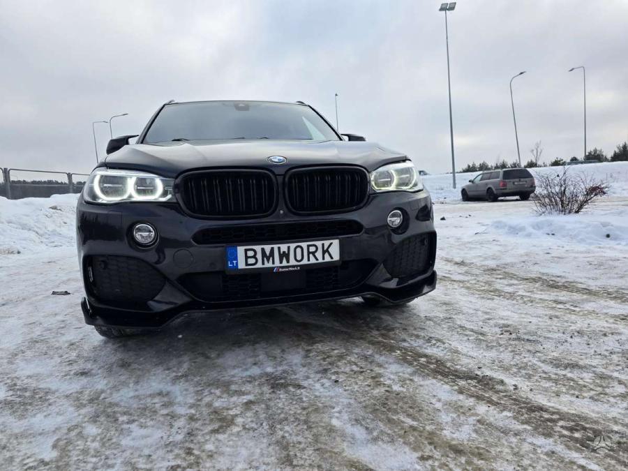Black BMW X5 2014 in Trakai, with an engine capacity of 2.99 L and mileage of 360 thousand km for 23000 €, photo 1 on AUTOMOTO.COM.LV