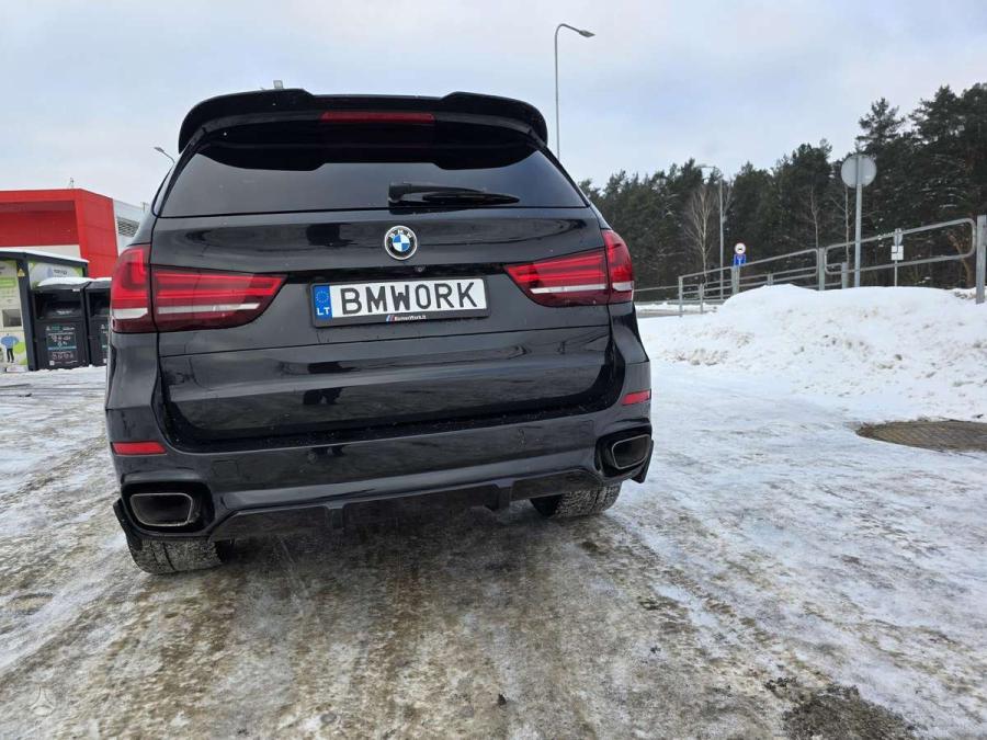 Black BMW X5 2014 in Trakai, with an engine capacity of 2.99 L and mileage of 360 thousand km for 23000 €, photo 5 on AUTOMOTO.COM.LV