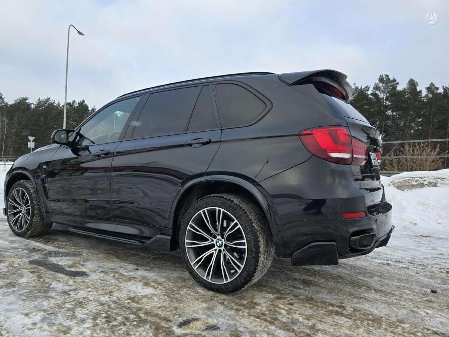 Black BMW X5 2014 in Trakai, with an engine capacity of 2.99 L and mileage of 360 thousand km for 23000 €, photo 7 on AUTOMOTO.COM.LV