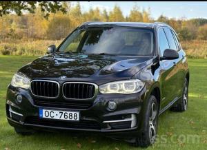 Melns BMW X5 2014 Jelgava, ar dzinēja tilpumu 2.00 L un nobraukumu 321 tūkst. km par 9500 €, foto  vietnē AUTOMOTO.COM.LV