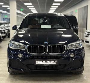 Black BMW X5 2014 in Klaipeda, with an engine capacity of 3.00 L and mileage of 291 thousand km for 22900 €, photo 2 on AUTOMOTO.COM.LV