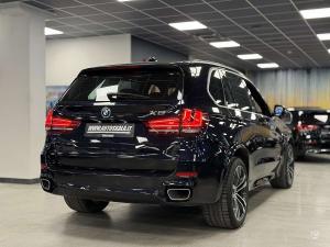 Black BMW X5 2014 in Klaipeda, with an engine capacity of 3.00 L and mileage of 291 thousand km for 22900 €, photo 5 on AUTOMOTO.COM.LV