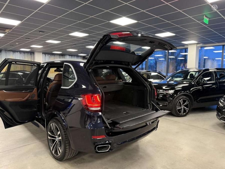 Black BMW X5 2014 in Klaipeda, with an engine capacity of 3.00 L and mileage of 291 thousand km for 22900 €, photo 14 on AUTOMOTO.COM.LV