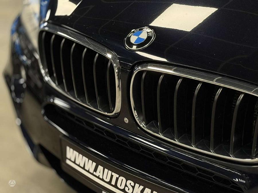 Black BMW X5 2014 in Klaipeda, with an engine capacity of 3.00 L and mileage of 291 thousand km for 22900 €, photo 29 on AUTOMOTO.COM.LV