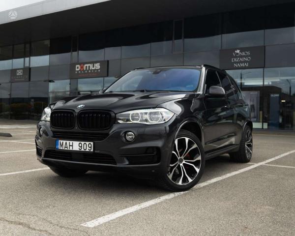 Black BMW X5 2014 in Vilnius, with an engine capacity of 2.98 L and mileage of 250 thousand km for 17300 €, photo 1 on AUTOMOTO.COM.LV