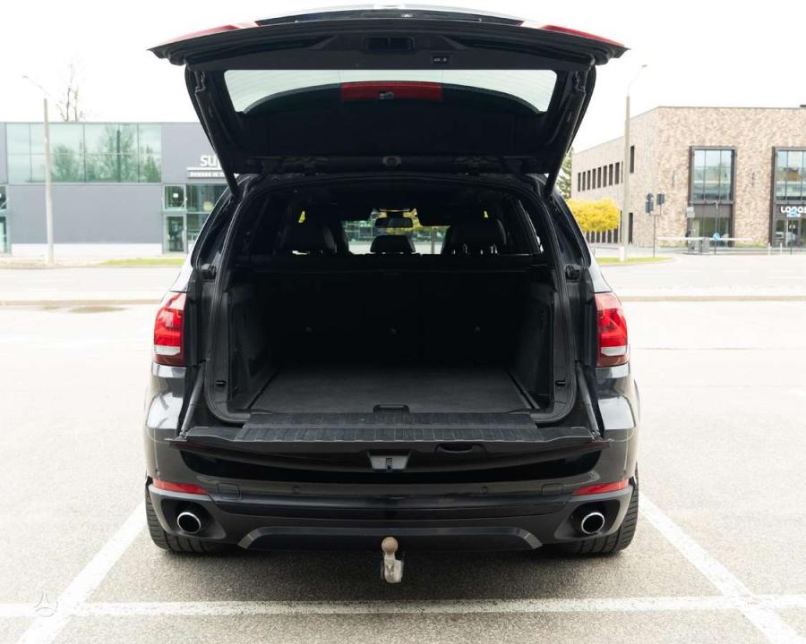 Black BMW X5 2014 in Vilnius, with an engine capacity of 2.98 L and mileage of 250 thousand km for 17300 €, photo 2 on AUTOMOTO.COM.LV