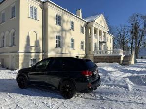 Black BMW X5 2014 in Kaunas, with an engine capacity of 2.99 L and mileage of 242 thousand km for 22000 €, photo  on AUTOMOTO.COM.LV