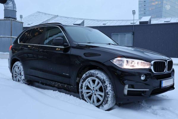 Black BMW X5 2014 in Vilnius, with an engine capacity of 2.98 L and mileage of 213 thousand km for 17000 €, photo 3 on AUTOMOTO.COM.LV