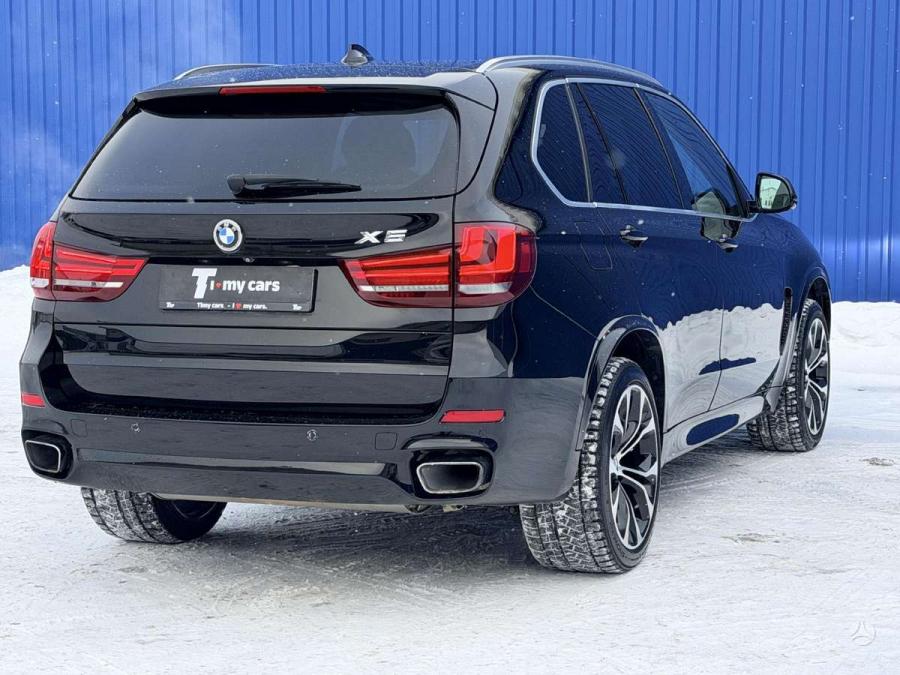 Black BMW X5 2014 in Kaunas, with an engine capacity of 3.00 L and mileage of 142 thousand km for 23800 €, photo 2 on AUTOMOTO.COM.LV