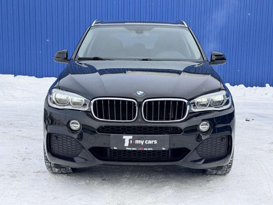 Black BMW X5 2014 in Kaunas, with an engine capacity of 3.00 L and mileage of 142 thousand km for 23800 €, photo 3 on AUTOMOTO.COM.LV