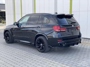 Black BMW X5 2014 in Raseiniai, with an engine capacity of 4.40 L and mileage of 196 thousand km for 19500 €, photo 5 on AUTOMOTO.COM.LV