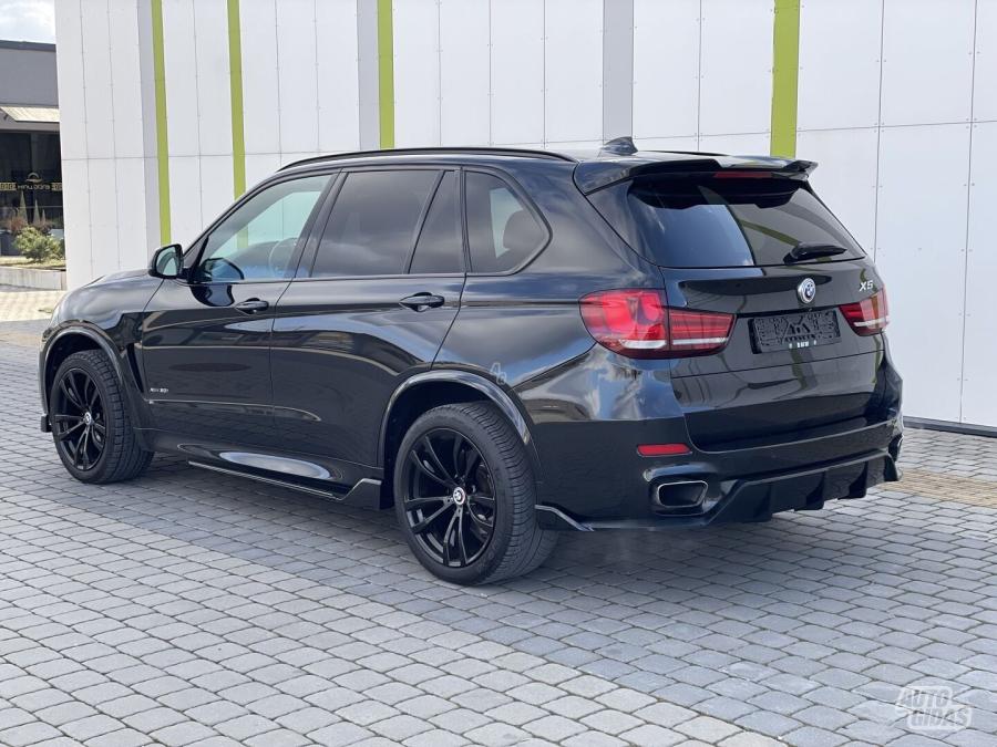 Black BMW X5 2014 in Raseiniai, with an engine capacity of 4.40 L and mileage of 196 thousand km for 19500 €, photo 5 on AUTOMOTO.COM.LV