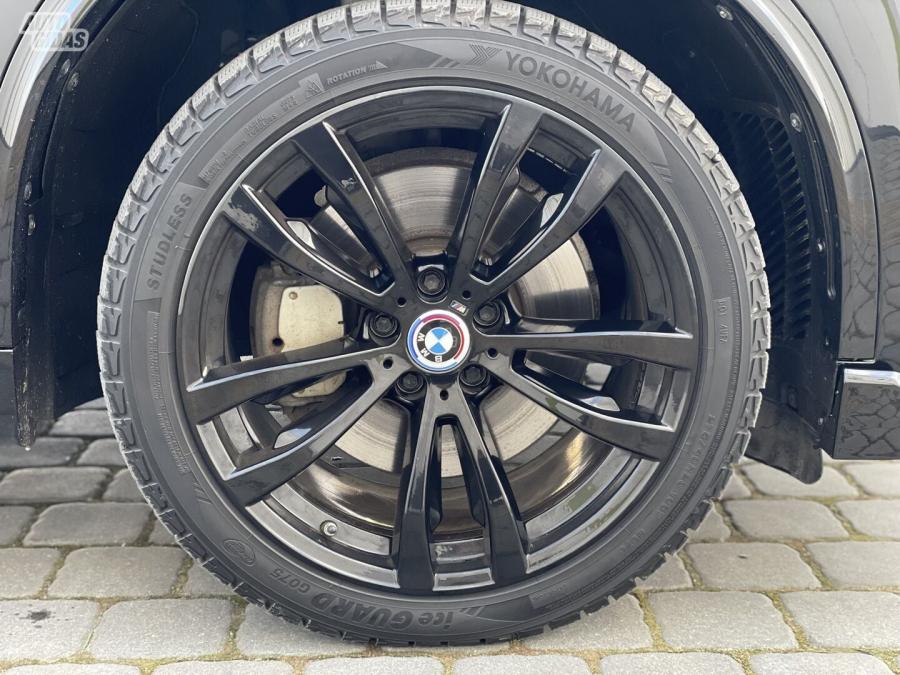 Black BMW X5 2014 in Raseiniai, with an engine capacity of 4.40 L and mileage of 196 thousand km for 19500 €, photo 8 on AUTOMOTO.COM.LV