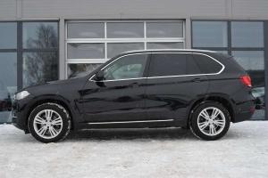 Black BMW X5 2014 in Vilnius, with an engine capacity of 2.99 L and mileage of 214 thousand km for 19000 €, photo 7 on AUTOMOTO.COM.LV