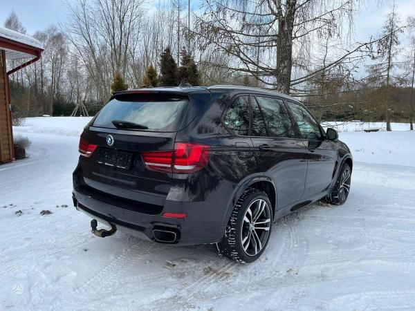 Black BMW X5 2014 in Kaisiadorys, with an engine capacity of 2.99 L and mileage of 260 thousand km for 20750 €, photo 3 on AUTOMOTO.COM.LV