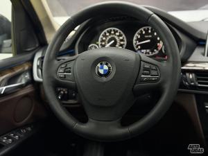 Black BMW X5 2014 in Avizieniai, with an engine capacity of 3.00 L and mileage of 213 thousand km for 17000 €, photo 17 on AUTOMOTO.COM.LV