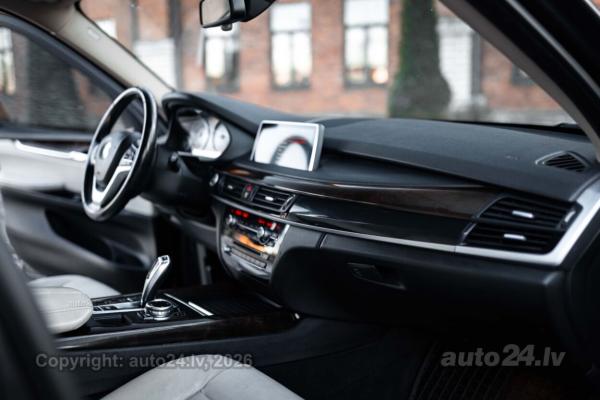 Melns BMW X5 2014 Tallina, ar dzinēja tilpumu 2.00 L un nobraukumu 224 tūkst. km par 14999 €, foto 11 vietnē AUTOMOTO.COM.LV