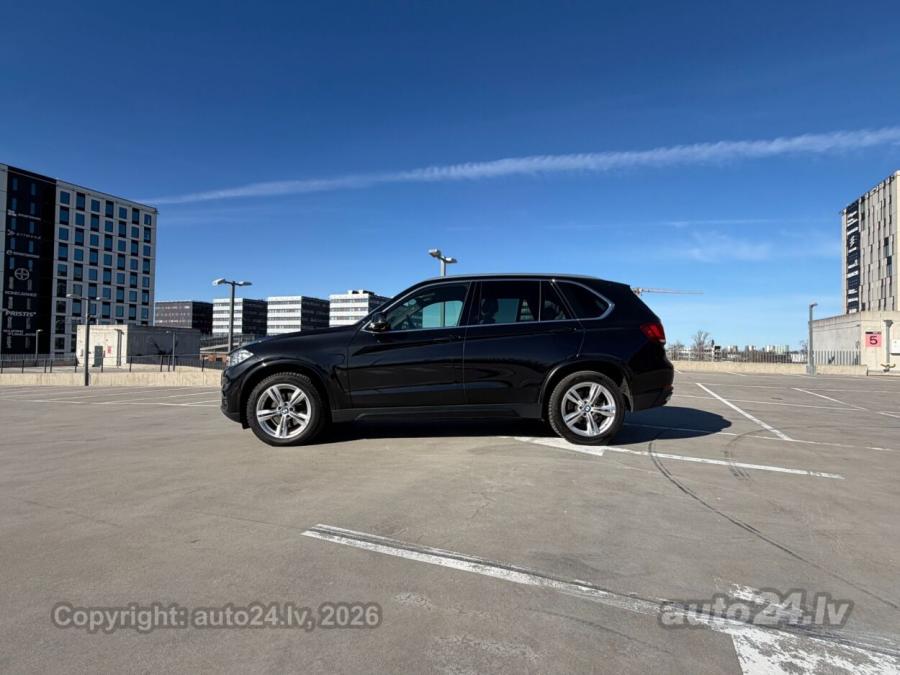 Black BMW X5 2014 in Tallinn, with an engine capacity of 3.00 L and mileage of 268 thousand km for 20700 €, photo 4 on AUTOMOTO.COM.LV